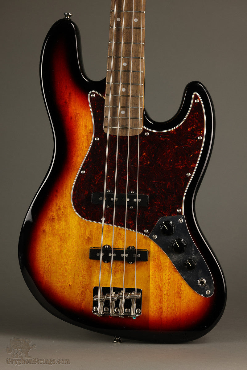 Squier Classic Vibe '60s Jazz Bass®, Laurel Fingerboard, 3-Color Sunbu – Gryphon Strings