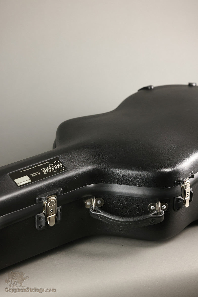 Calton 000/OM Case, Black with Green Interior - New – Gryphon Strings